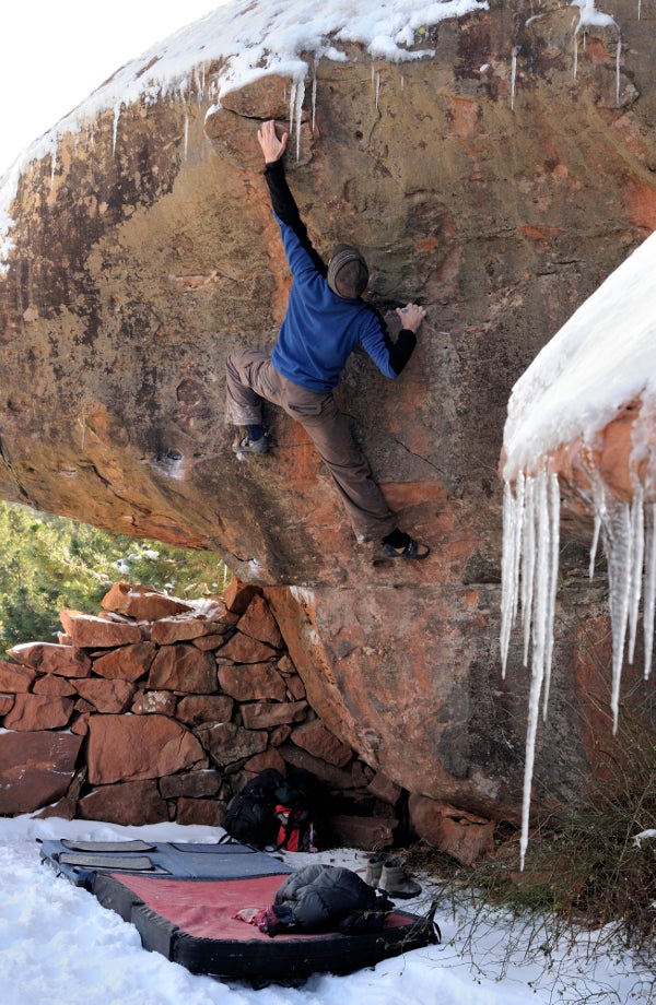 Winter Bouldering in the High Spanish Sierra of Albarracin - Climbing