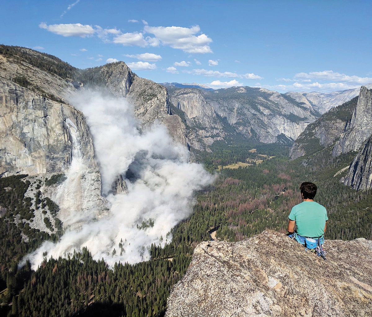 Yosemite Rock Fall Narrowly Misses Climbers - Climbing