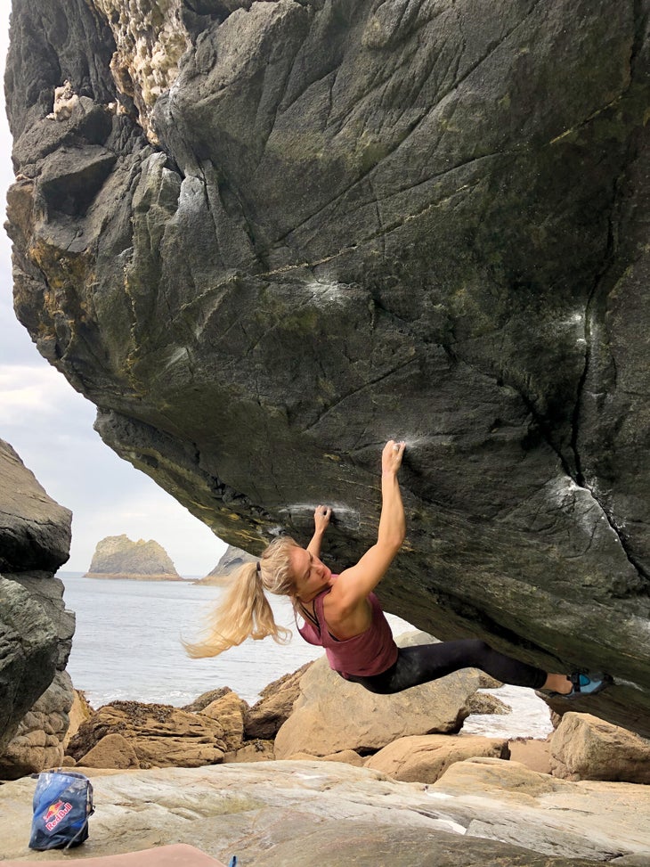 Should Climbers Train the Full Crimp Grip? - Climbing