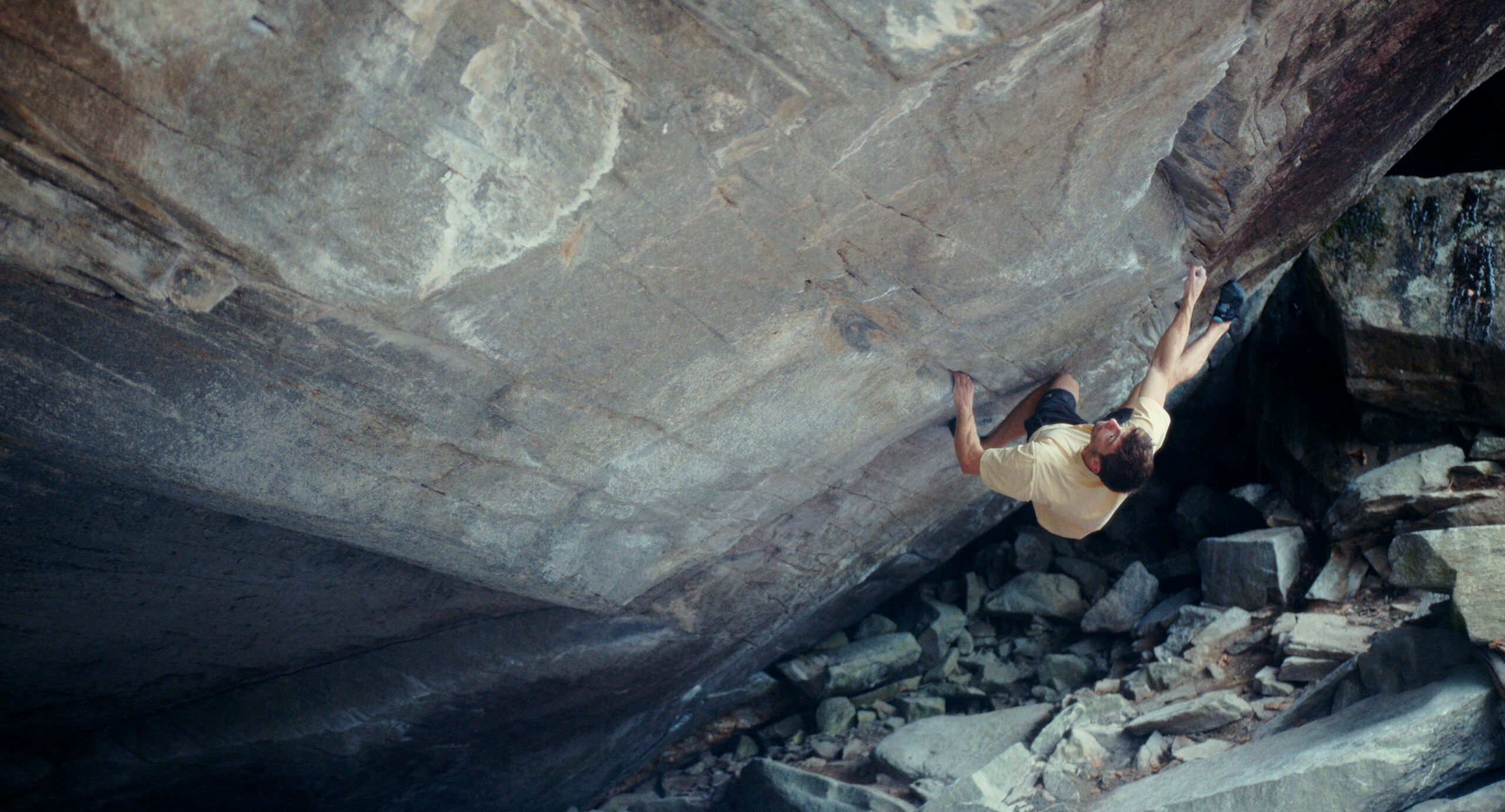 Alphane boulder - Climbing